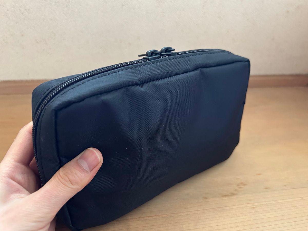 「これは使えるぞ！」無印良品の『ブック型ポーチ』がかなり万能でした！ – UPDATE[アップデート] by grape