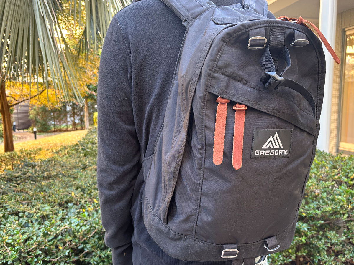 選んで間違いなしの名作リュック！ グレゴリー『デイパック』の使い心地に「もっと早く買えばよかった」 – UPDATE[アップデート] by grape